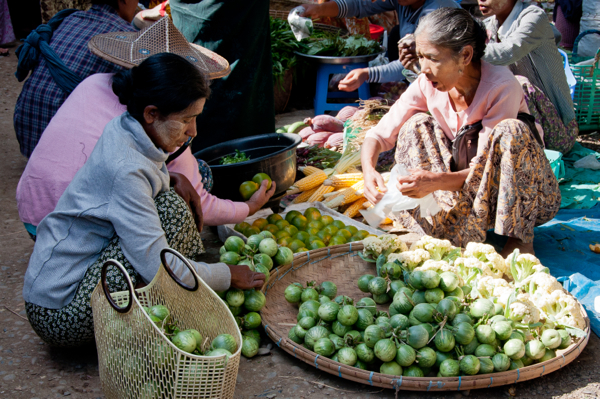 A trip to Thandwe market (Burma) | eat. live. travel. write.